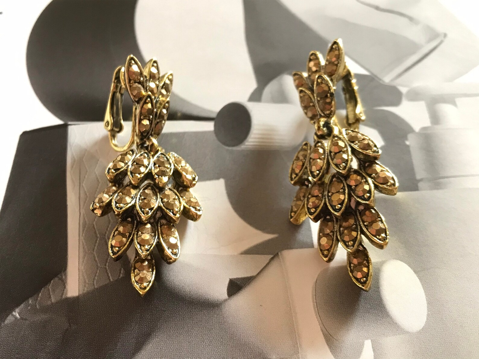 HOLLYCRAFT Swirl Brooch & Dangle Clip on Earrings Demi Parure - Etsy UK