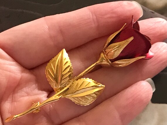 GIOVANNI Red & Gold Metal Rose Brooch, Floral Pin, Vi… - Gem