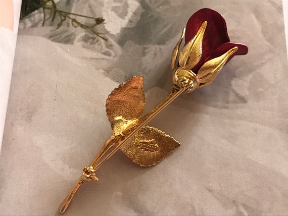 GIOVANNI Red & Gold Metal Rose Brooch, Floral Pin, Vi… - Gem