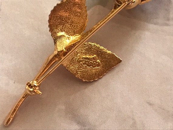 GIOVANNI Red & Gold Metal Rose Brooch, Floral Pin, Vi… - Gem