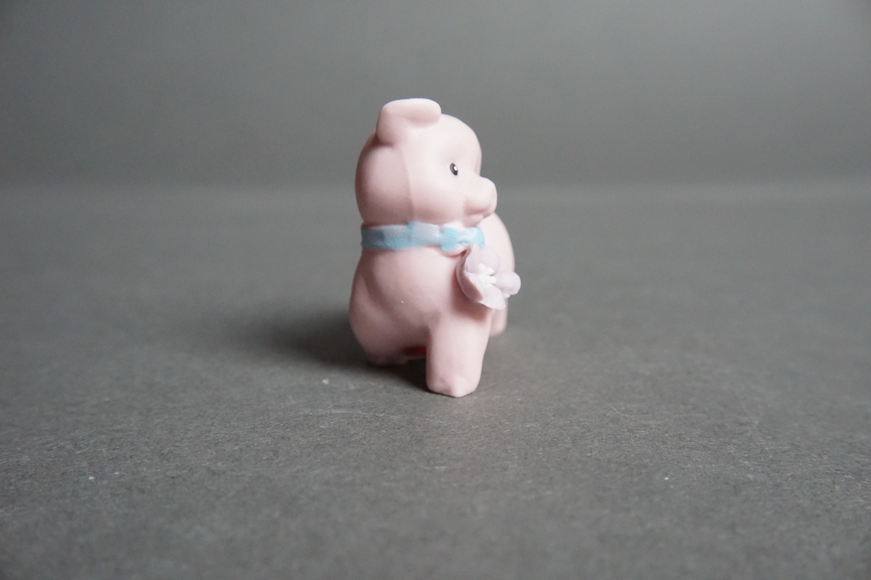 Vintage Ceramic Enesco Pig, Miniature Pink Pig W/ Flower, 1989, Mini ...