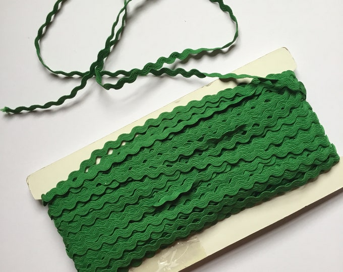 Vintage green ric rac 10mm width. Price is for 2 metre length. Sturdy ...