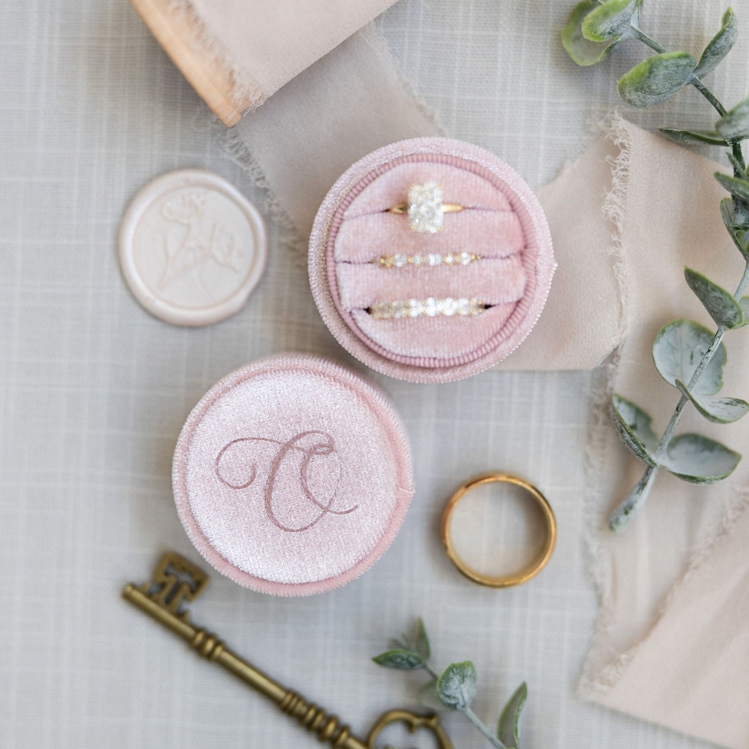 Triple Slot Circle Velvet Ring Box | Custom Wedding Ring Box ...