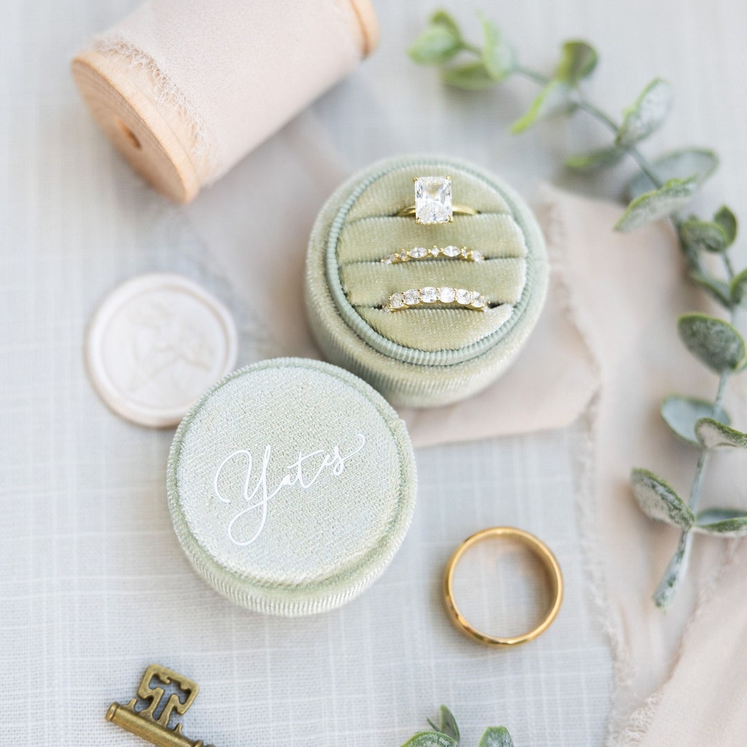 Triple Slot Circle Velvet Ring Box | Custom Wedding Ring Box ...