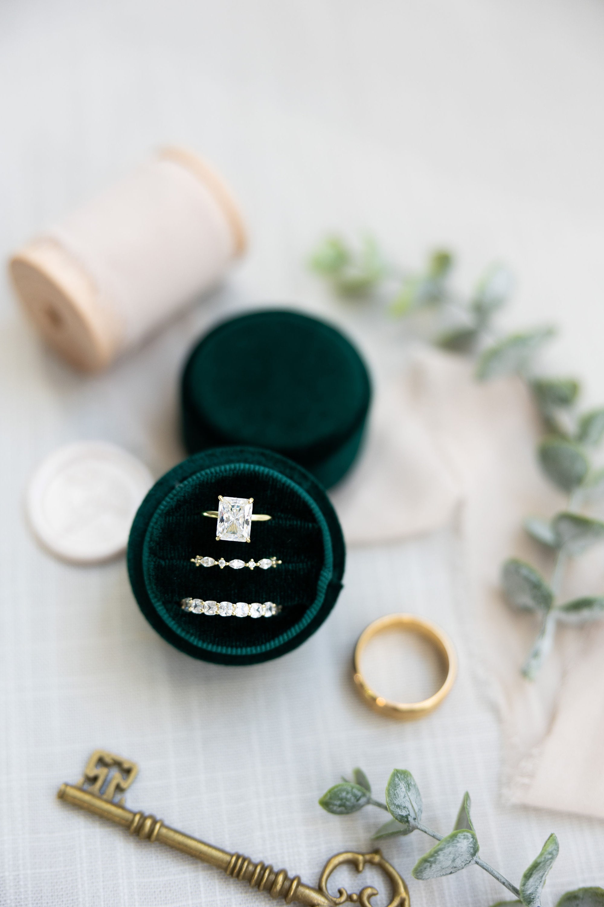 Triple Slot Circle Velvet Ring Box | Custom Wedding Ring Box ...