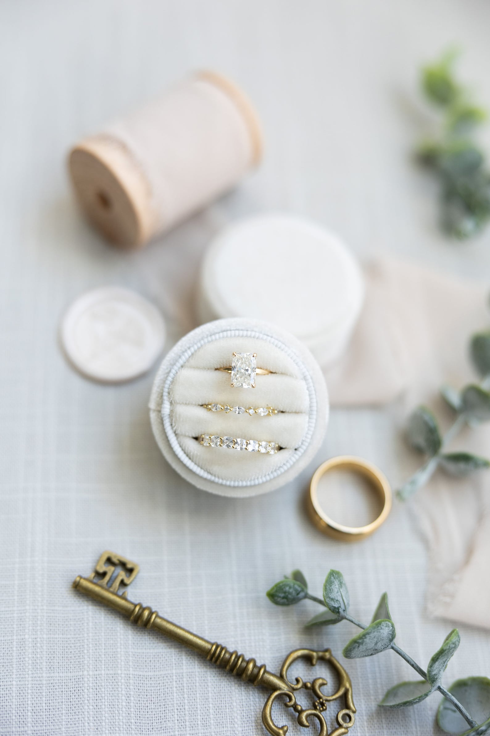 Triple Slot Circle Velvet Ring Box | Custom Wedding Ring Box ...