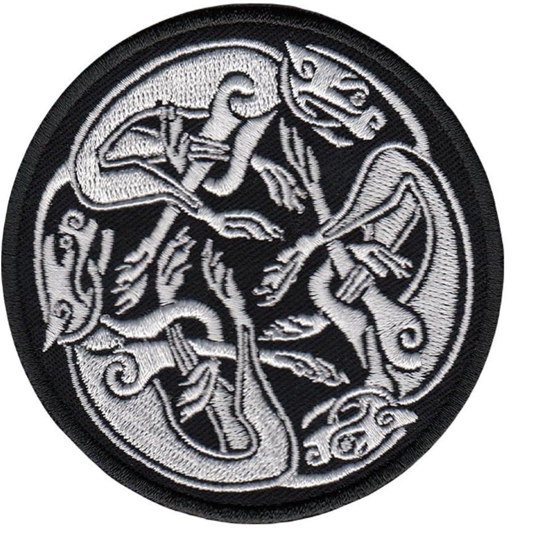 The Chasing Hounds Celtic Knot Patch (3 Inch) Iron or Sew-on Badge ...