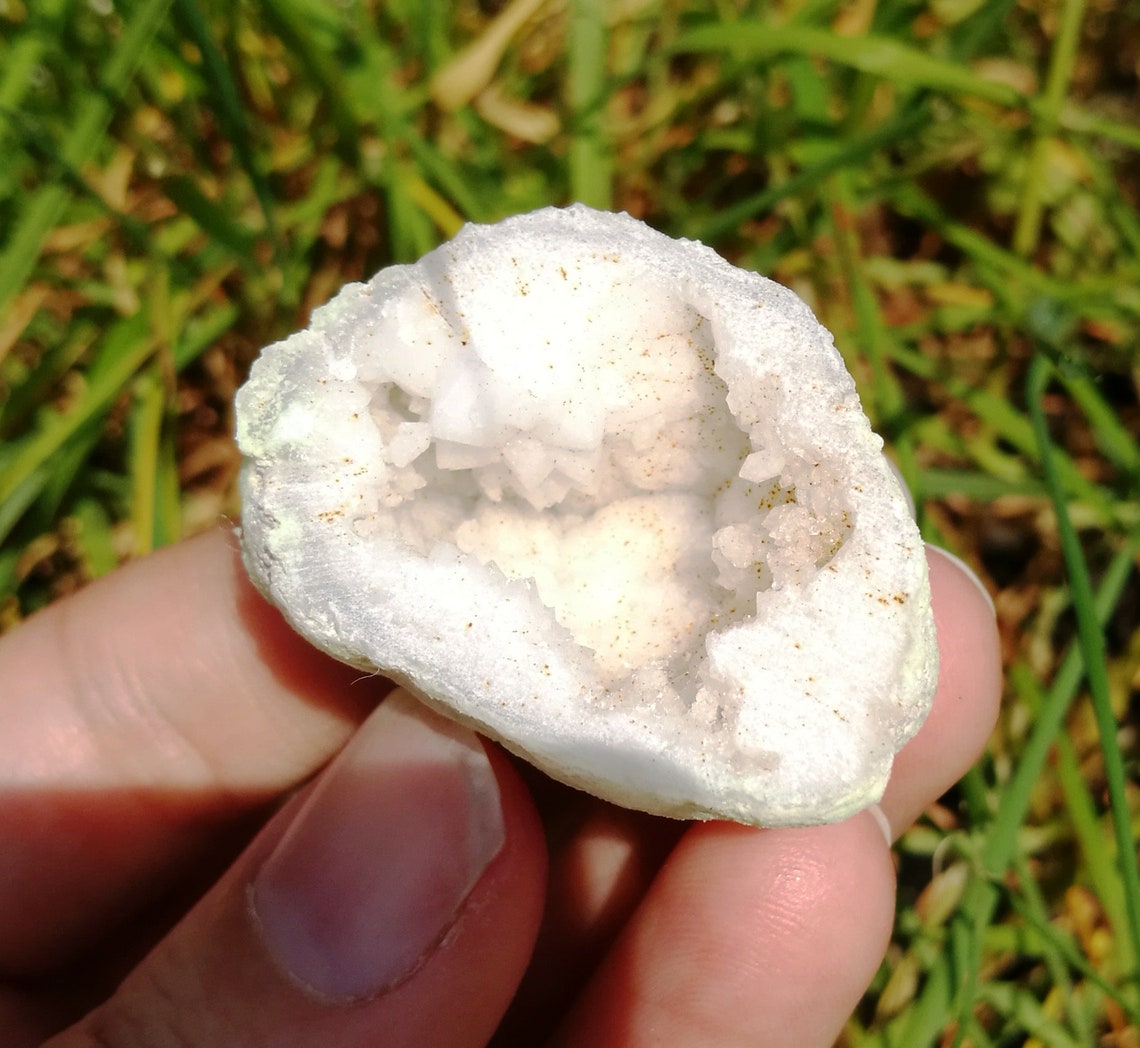 Raw crystal geode glowing raw geode raw crystal glow in dark | Etsy