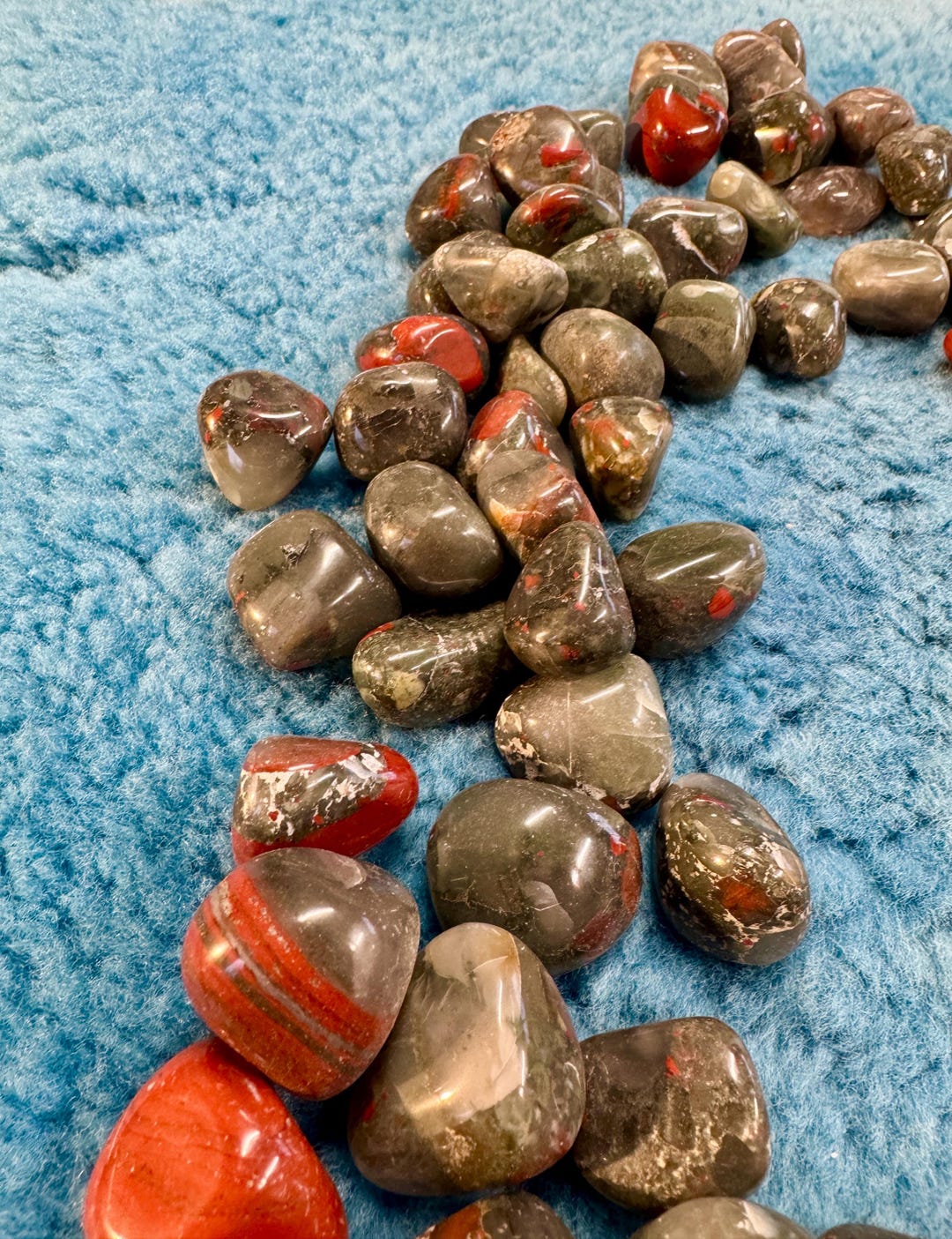 African Bloodstone Tumbles, 100 Tumblestones, 1 Kg Bag Bloodstone, Wholesale Tumblies ...