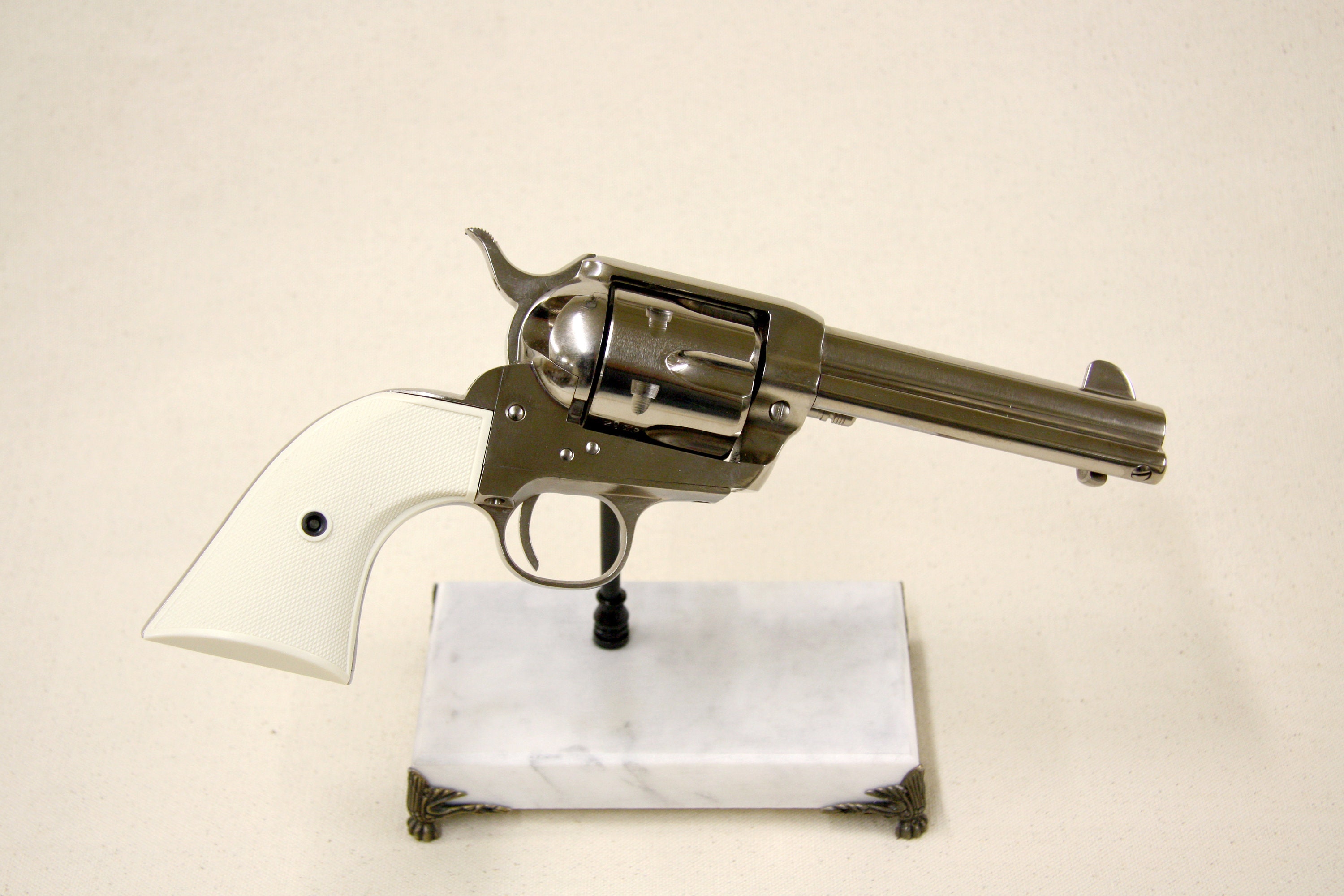 Revolver Stand Cowboy Action Shooting Colt Single Action Army Rose ...