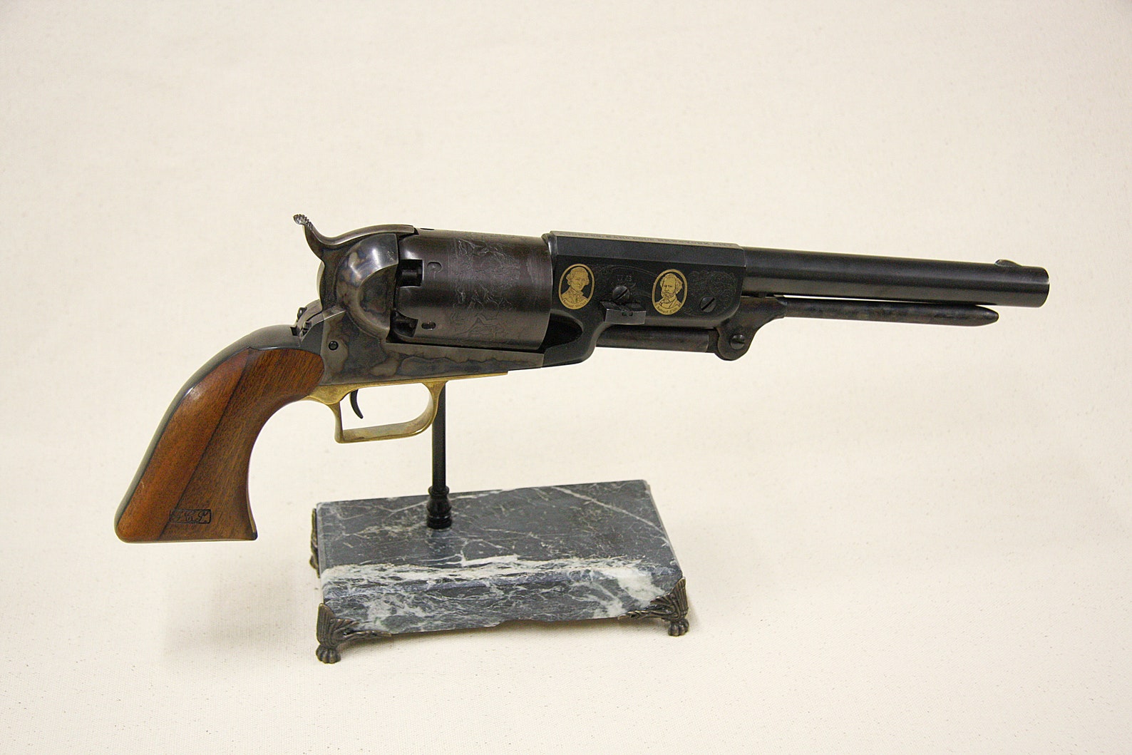 Revolver Stand Cowboy Action Shooting Colt Single Action Army Rose ...