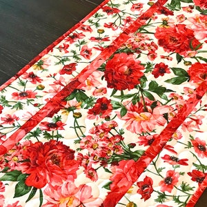 Red Roses Floral Table Runner, Quilted Red Floral Table Runner, Spring ...