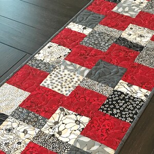 Dancing Squares PDF Table Runner Pattern CCQ067, Easy Charm Square PDF ...