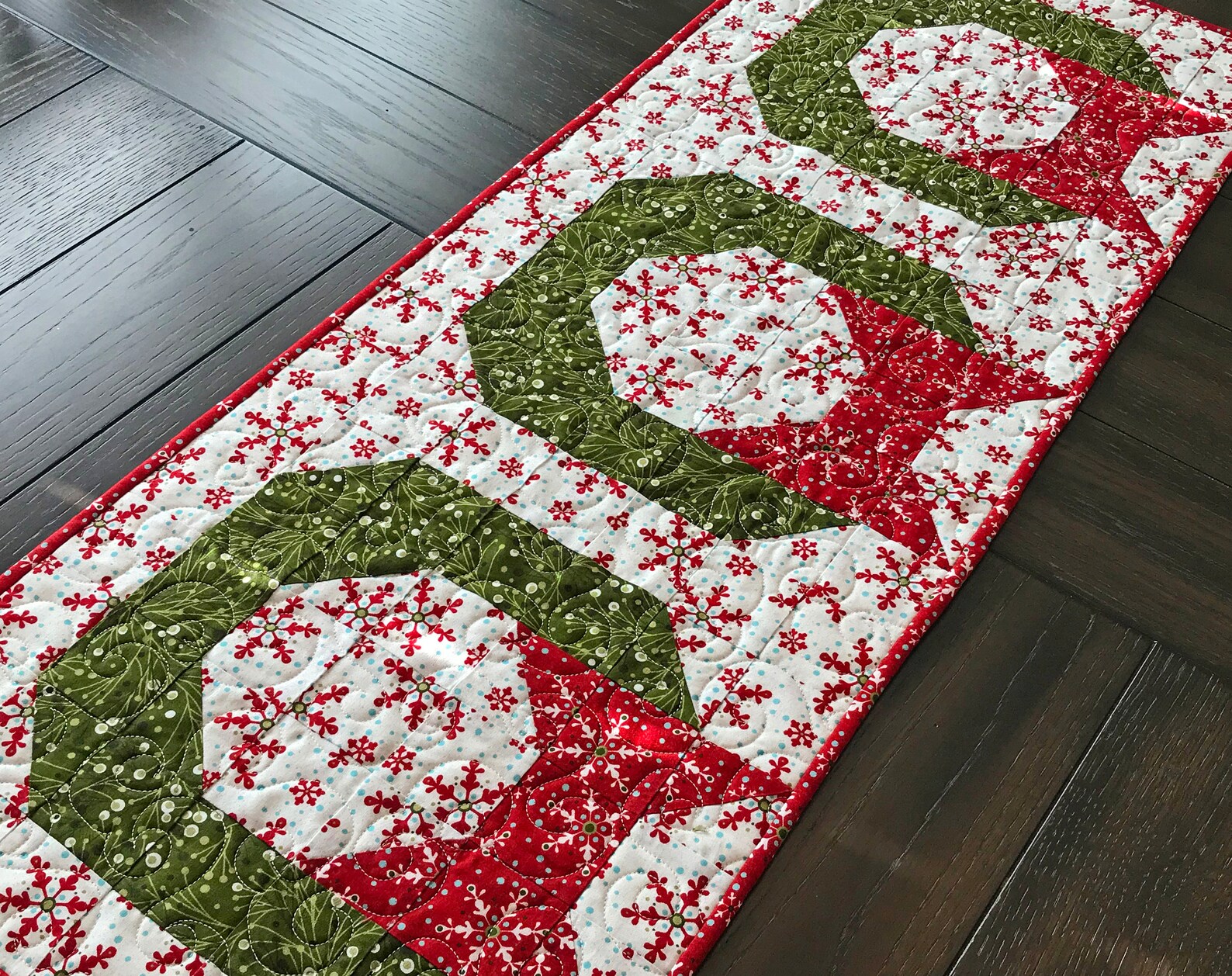 Christmas Wreath PDF Table Runner & Topper Pattern CCQ063, PDF ...