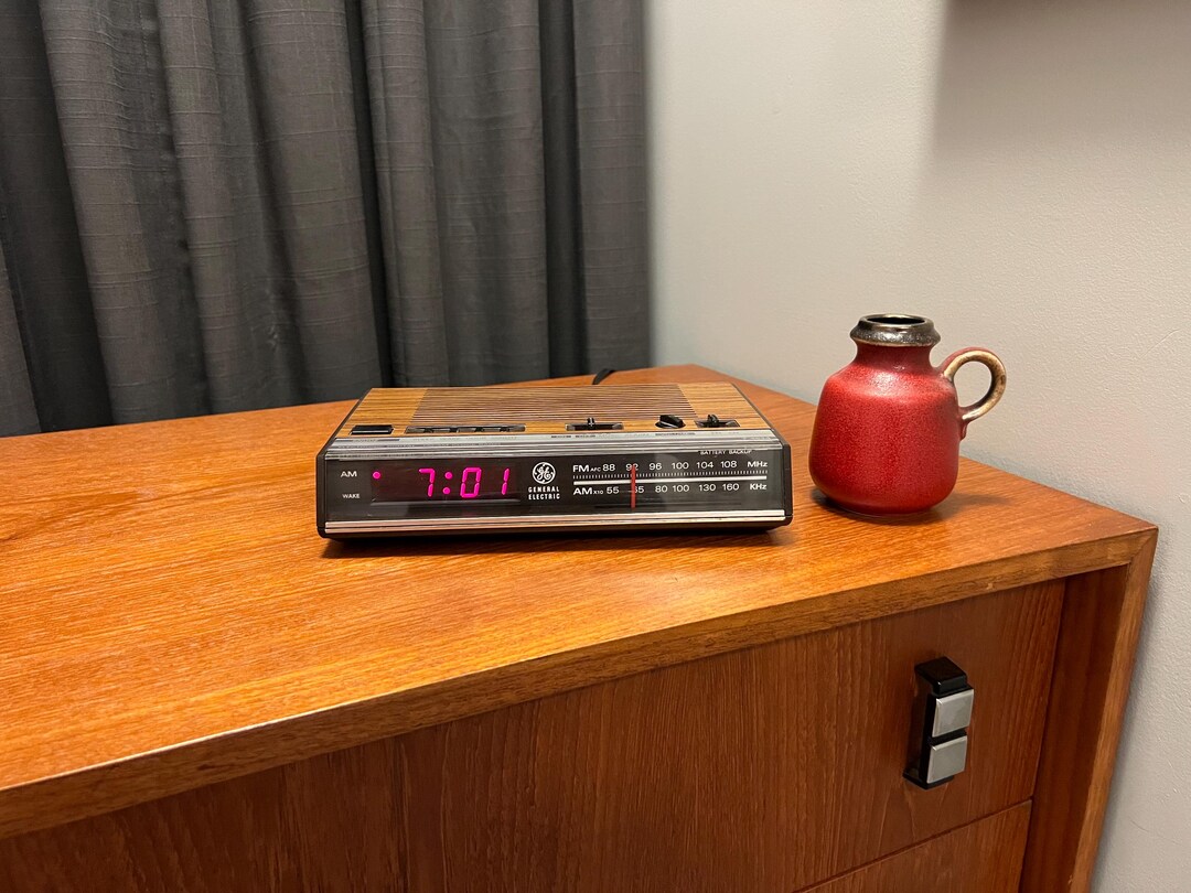 Vintage 1990s General Electric 7-4624A Wood Grain Digital AM/FM Alarm ...