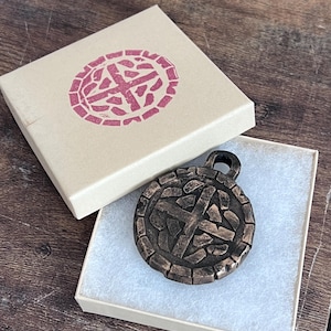 Mothra Symbol Pendant - Etsy