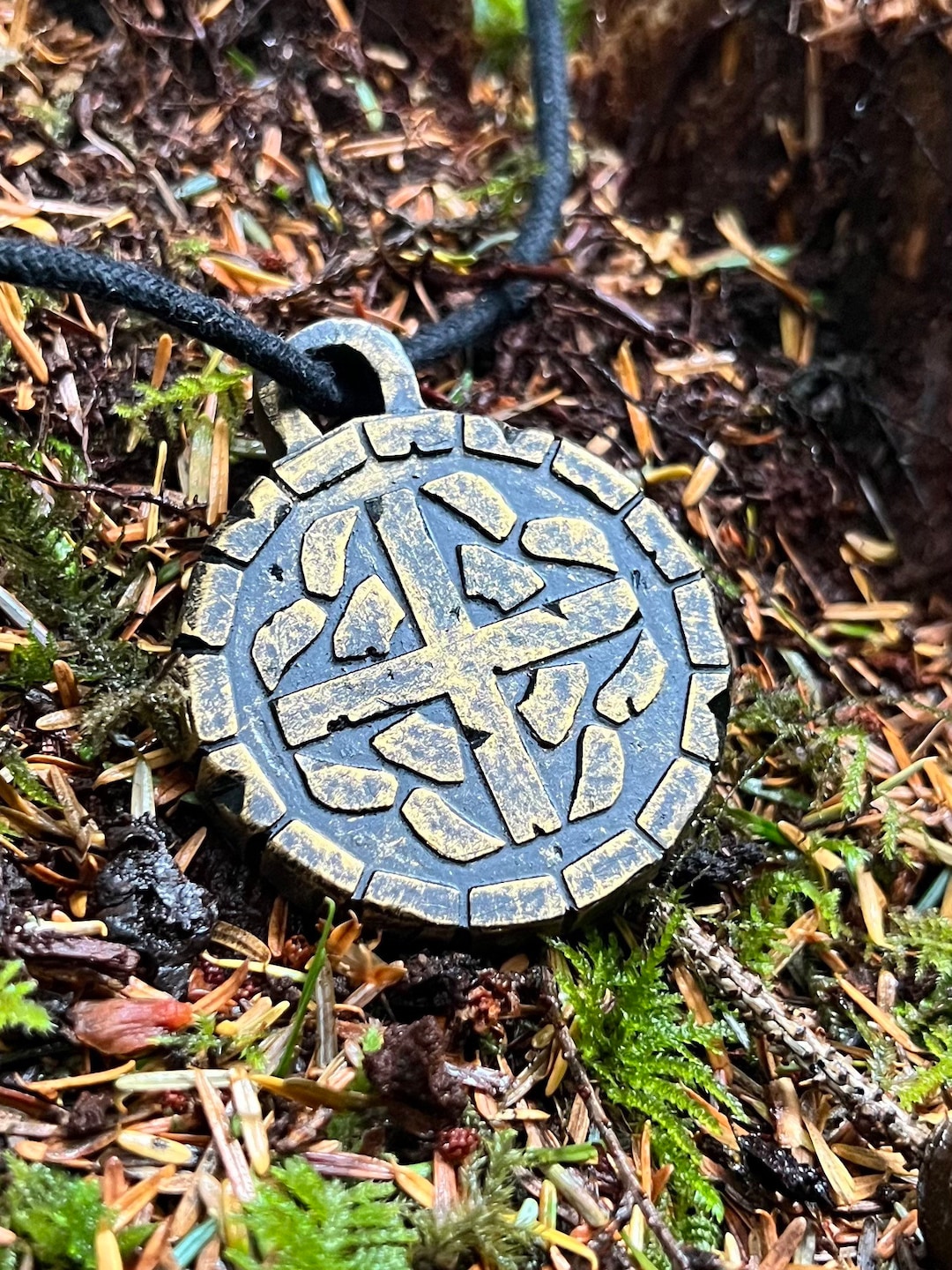 Mothra Symbol Pendant - Etsy