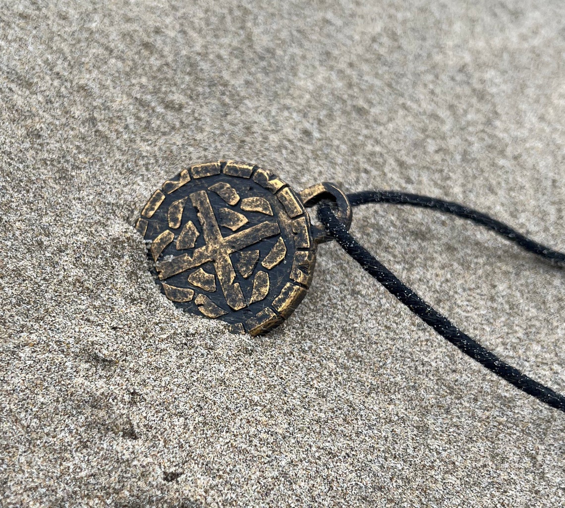 Mothra Symbol Pendant - Etsy