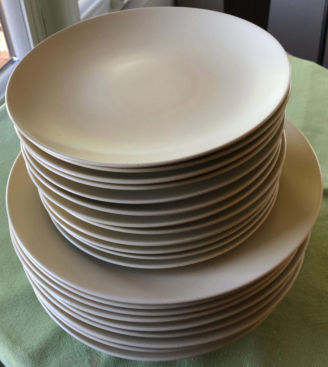 Gibson Paradiso Ivory Plates Set, Dinner (10), Salad/dessert (12), 22 ...