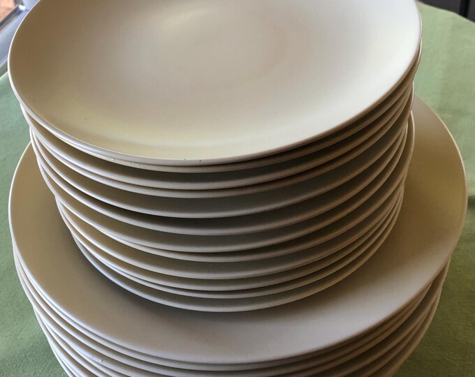 Gibson Paradiso Ivory Plates Set, Dinner (10), Salad/dessert (12), 22 ...