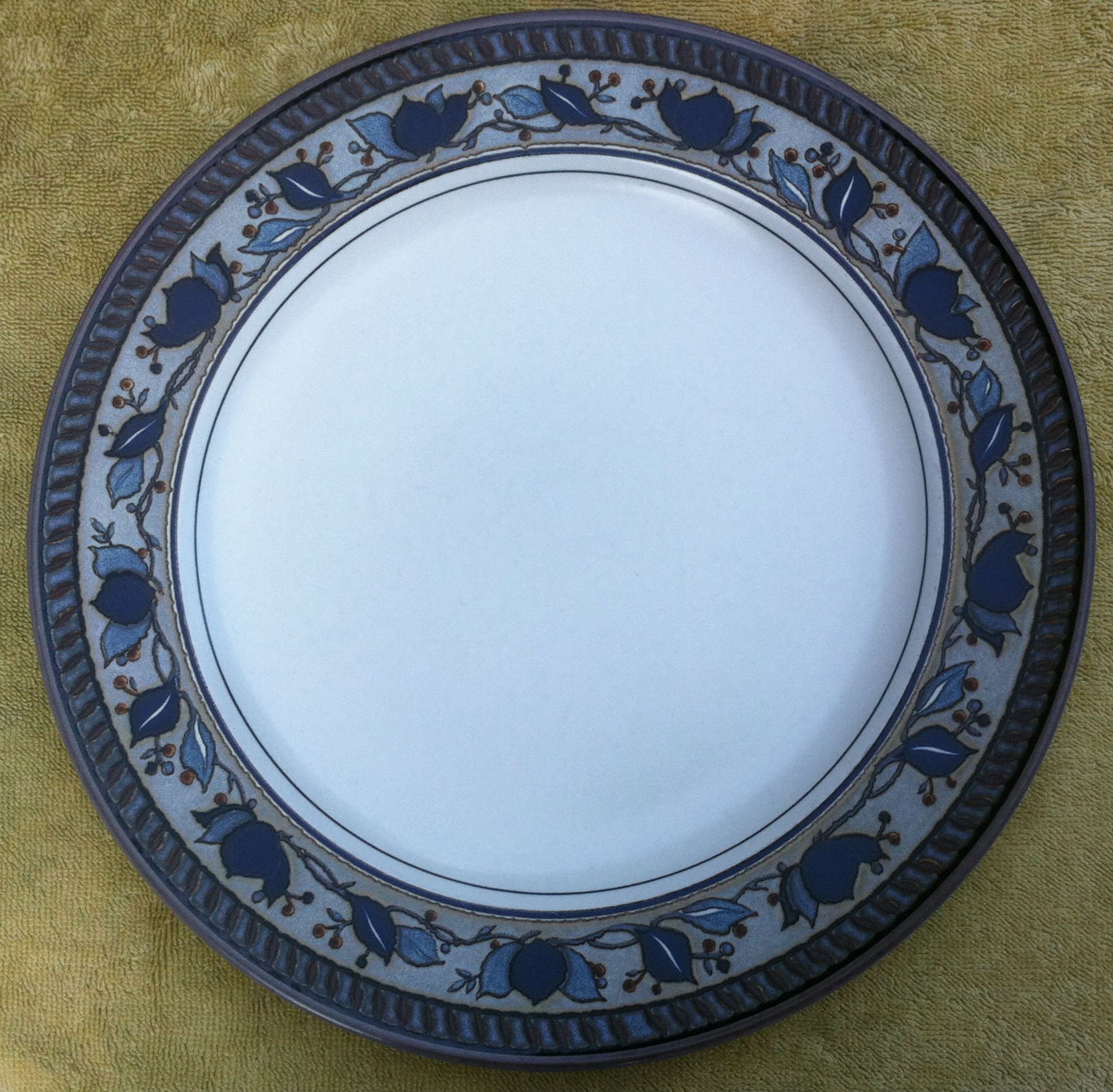 Mikasa Intaglio Arabella Chop Plate - Etsy