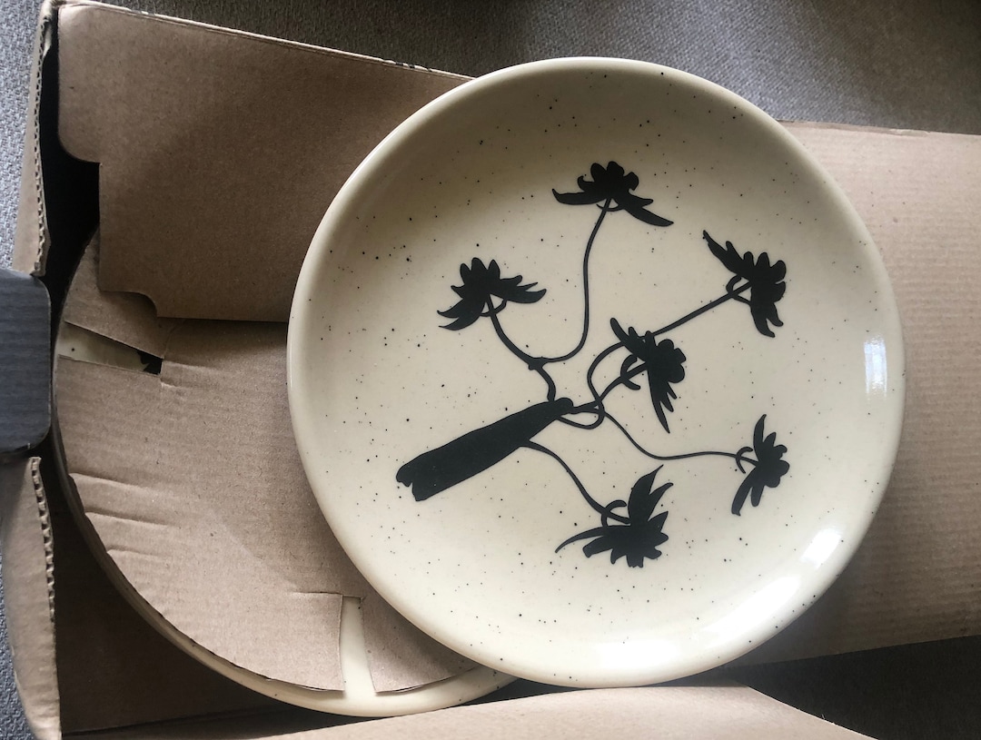 The MET Japanese Pine Tree Plates. New, 8 - Metropolitan Museum of Art ...