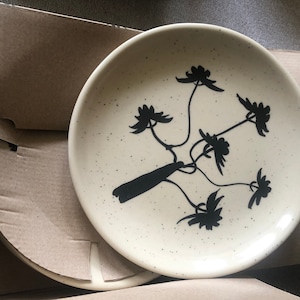 The MET Japanese Pine Tree Plates. New, 8 - Metropolitan Museum of Art ...