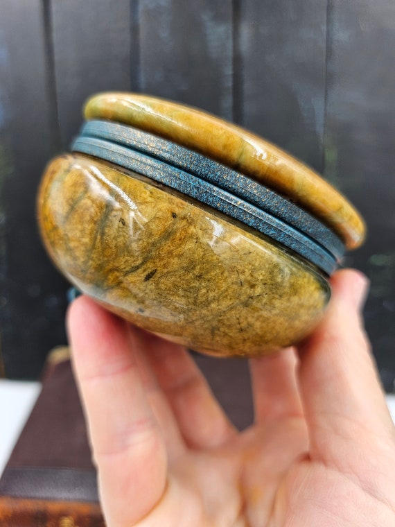 Genuine Alabaster Hand Carved trinket hinged box, Mad… - Gem