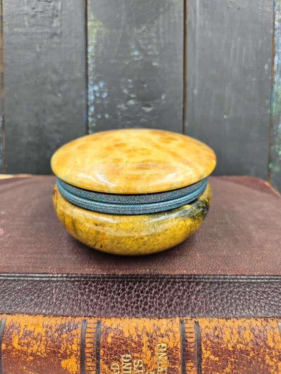 Genuine Alabaster Hand Carved trinket hinged box, Mad… - Gem