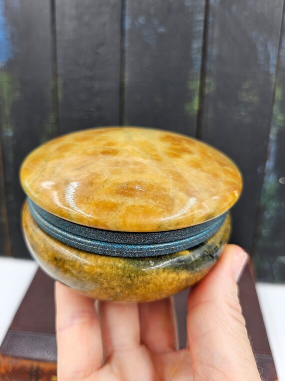 Genuine Alabaster Hand Carved trinket hinged box, Mad… - Gem