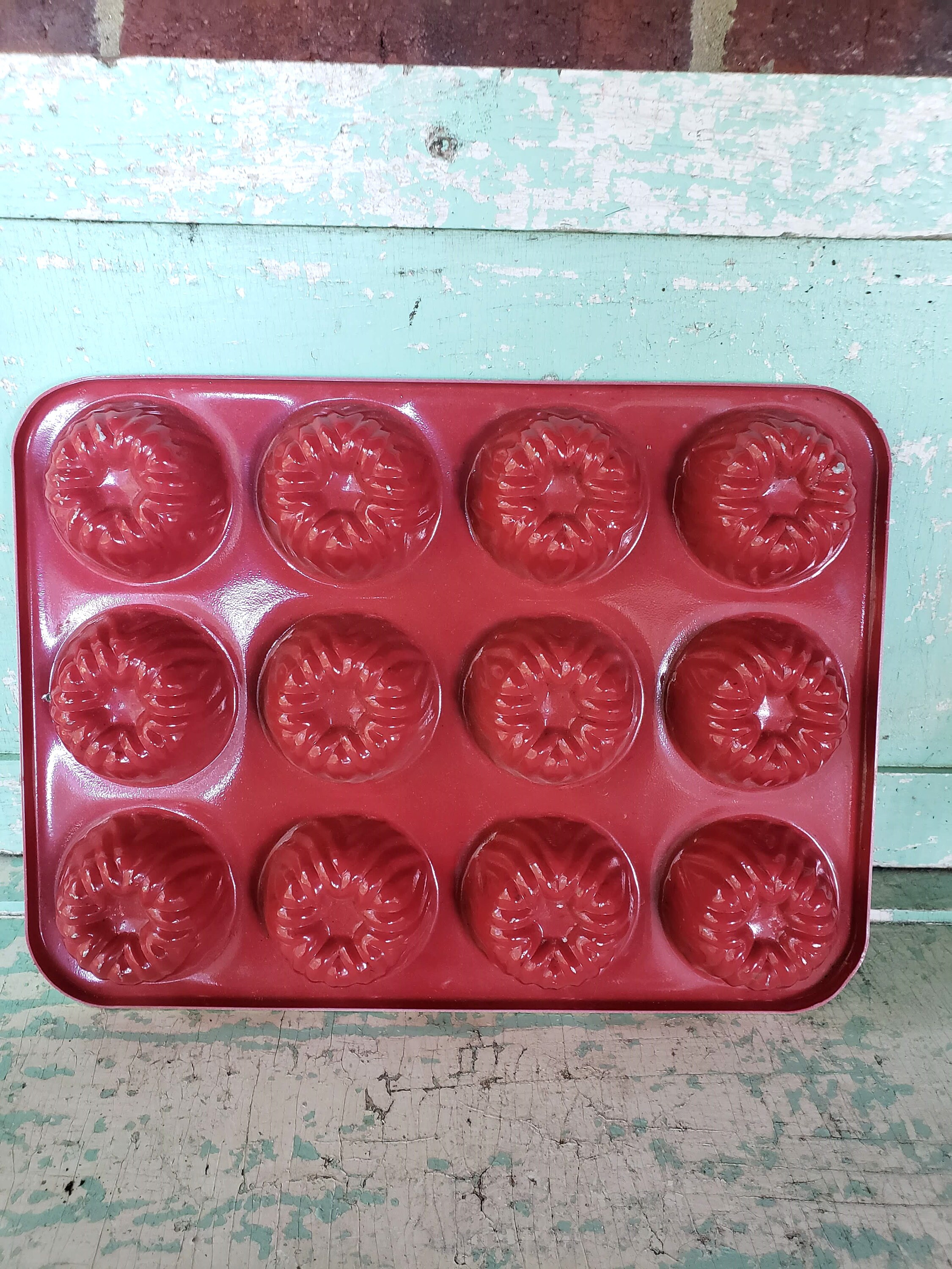 vintage-red-and-white-muffin-baking-tray-12-hole-muffins-etsy