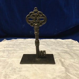 Cast Iron Skeleton Key on Base Statue. - Etsy