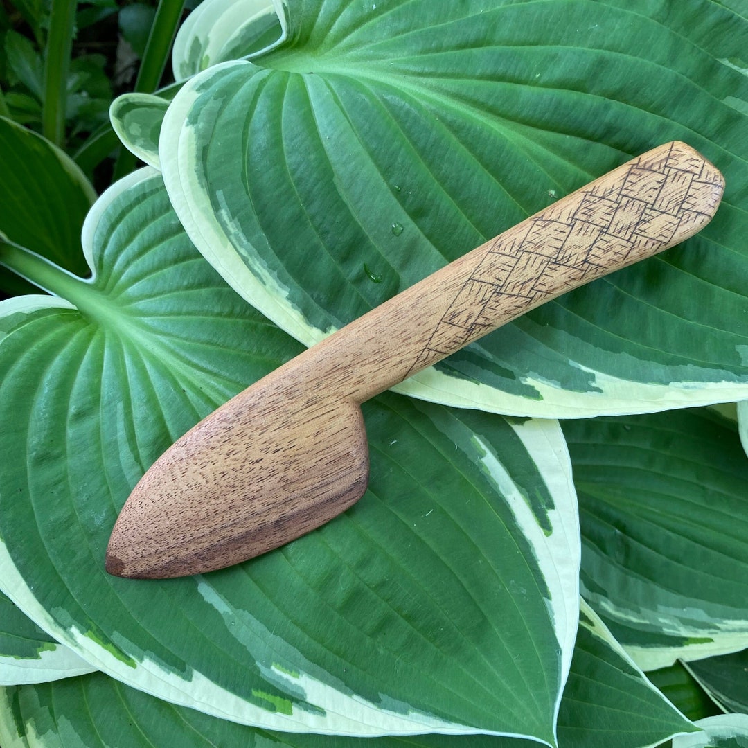 Walnut Wood Spreader With Basket Weave Decoration | Hand Carved Wooden ...