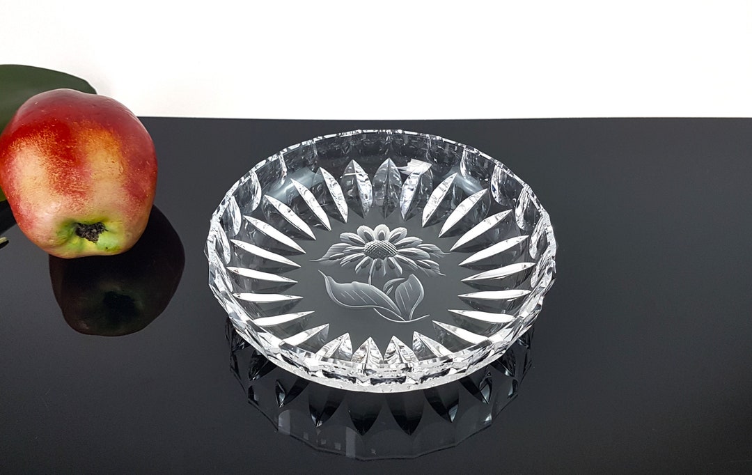 Small Crystal Bowl Bowl Made of 24% Lead Crystal Noble Confectionery ...