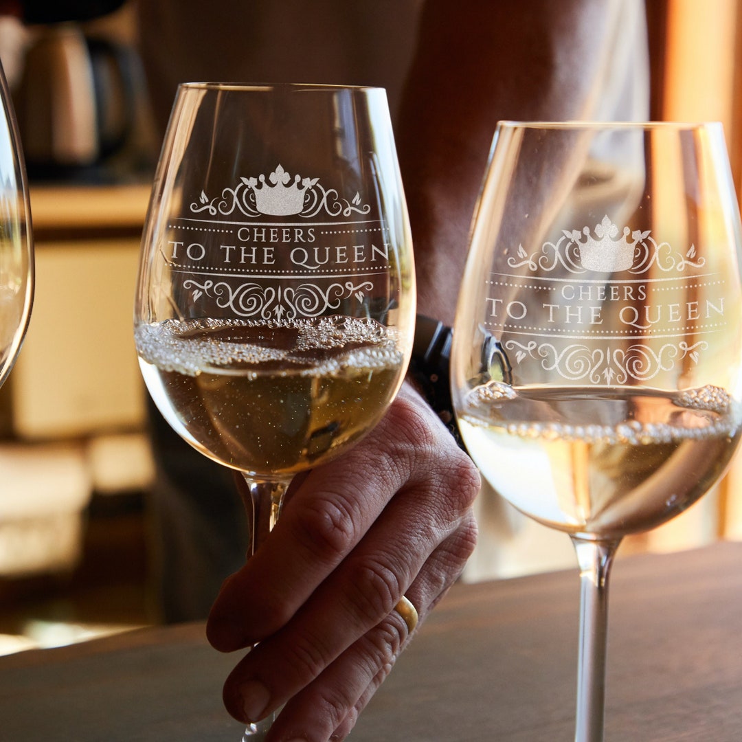 Cheers to the Queen Wine Glass - Queen Elizabeth II Toasting Glass ...