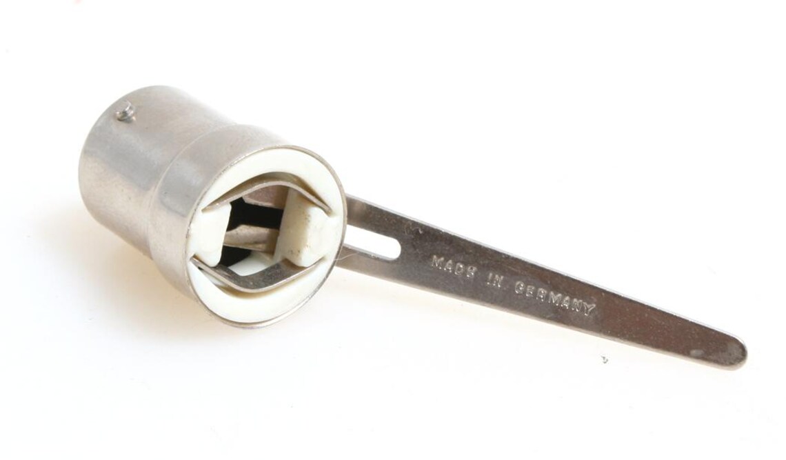 Vintage #5 Press Bayonet Flashbulb Adapter to M2 M3 M5 Bulbs. ADAPTER ...