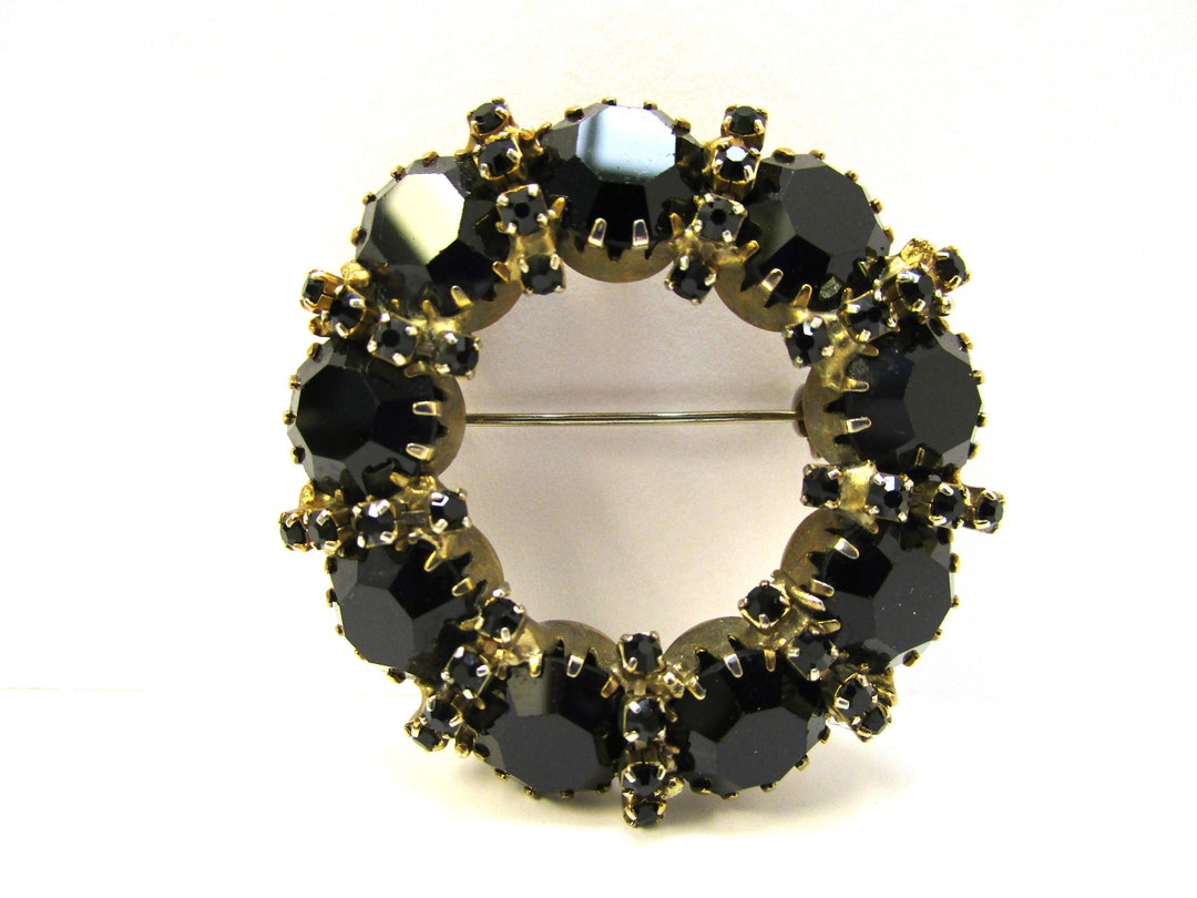 1950-60s Large Joseph Warner Black Crystal Brooch Gold Prong Set Black ...