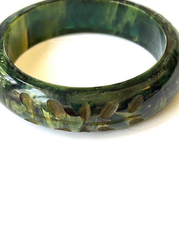 Carved Blue Moon Bakelite Spinach Green Marble 16mm W… - Gem