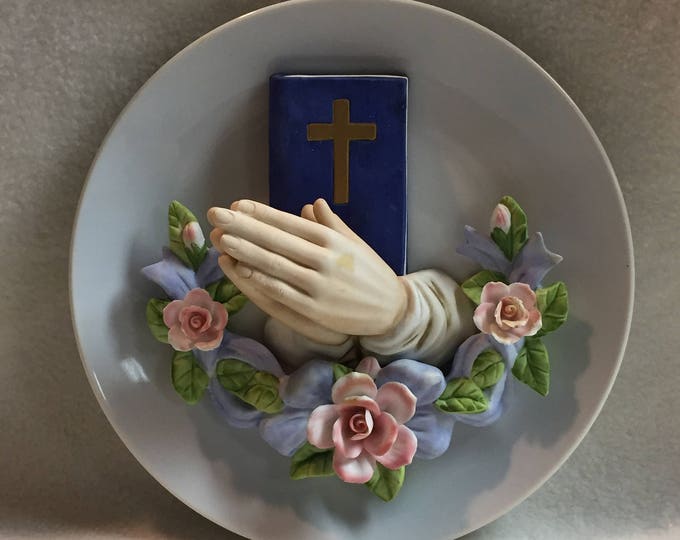 Main Aisle Collection - Praying Hands With Bible Dimensional Plate (# ...