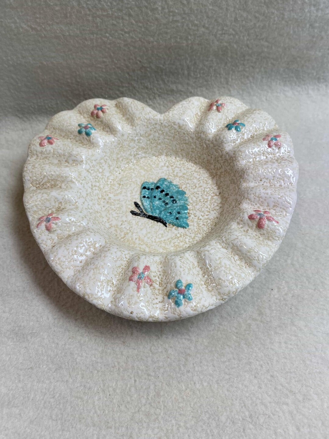 Vintage Hull Cream-colored Heart Shaped Textured Dish (ashtray) With ...