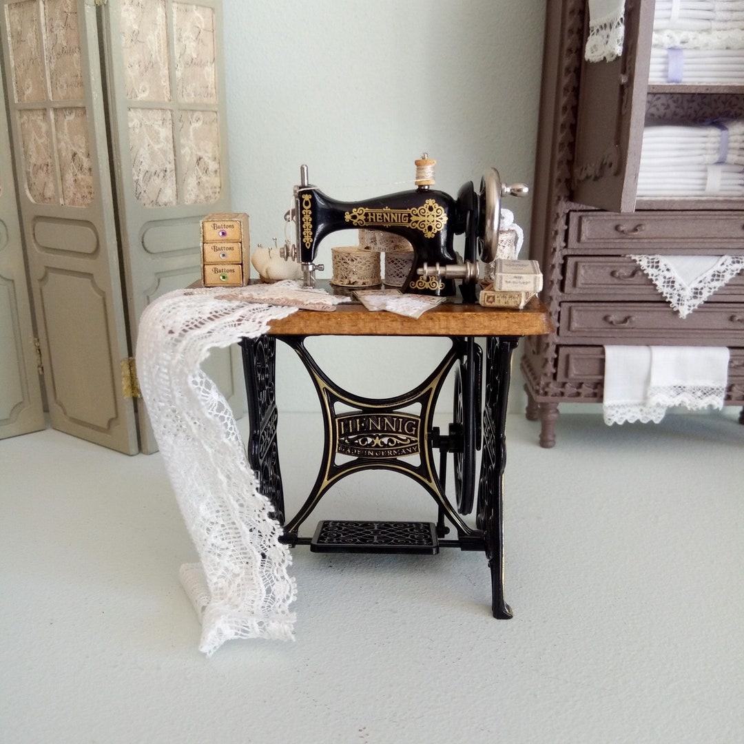 Dressed Miniature Bodo Hennig Sewing Machine - Etsy