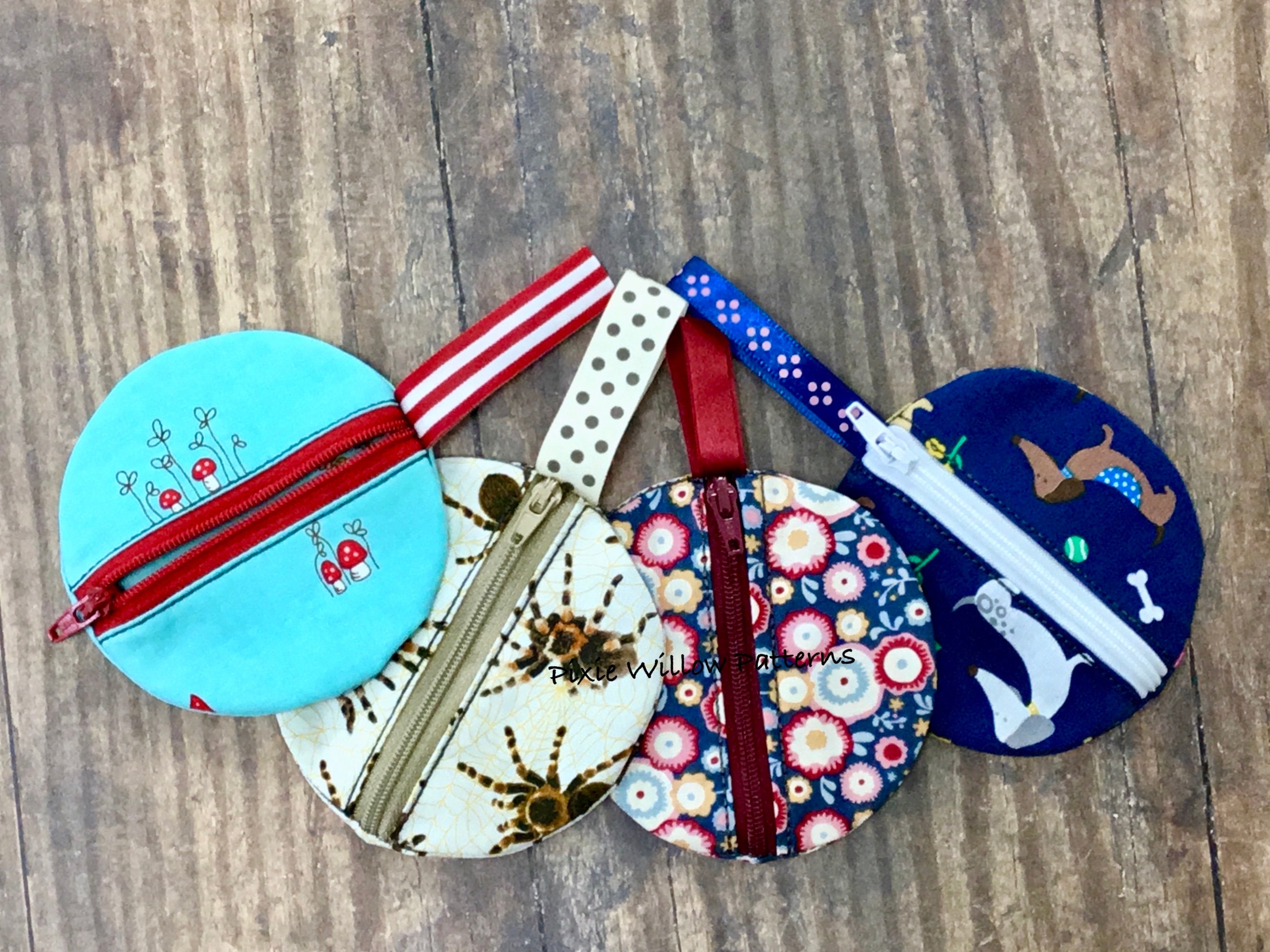 Two Circle Zip Pouch Patterns for 4x4 Hoops. Lined and Unlined in the ...