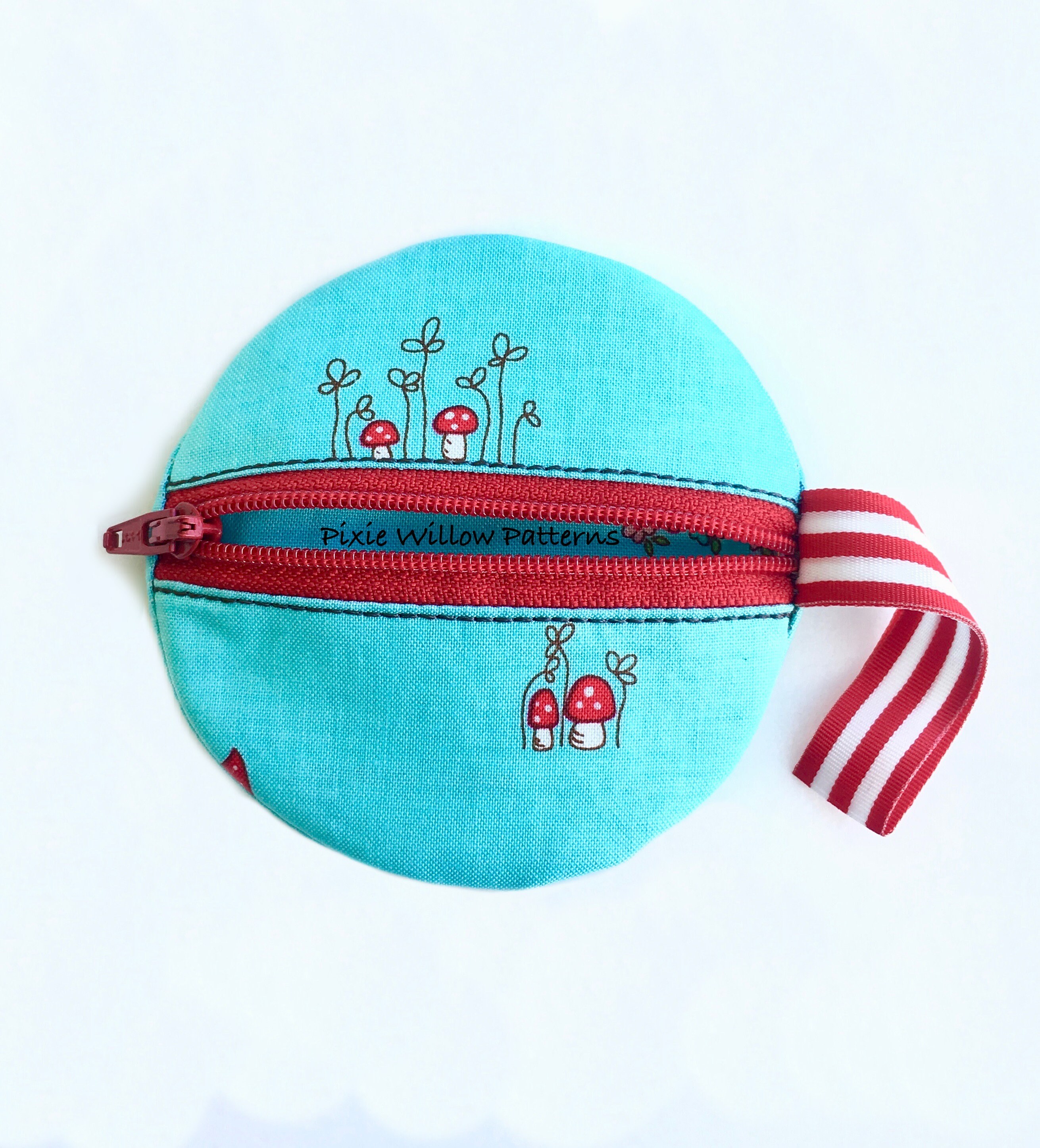 Two Circle Zip Pouch Patterns for 4x4 Hoops. Lined and Unlined in the ...