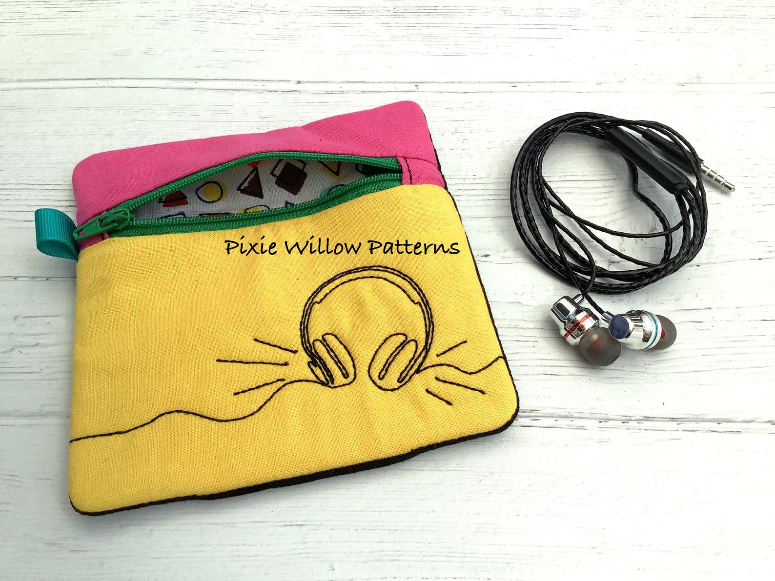 In the Hoop Earbud Pouch Pattern. ITH Machine Embroidery - Etsy