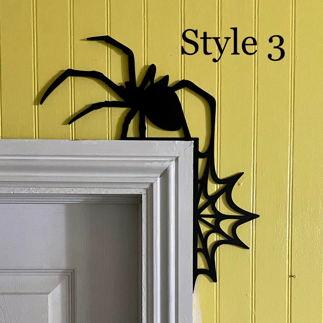 Crawling Spider Décor | Spooky Door Decoration Style 3 | Halloween ...