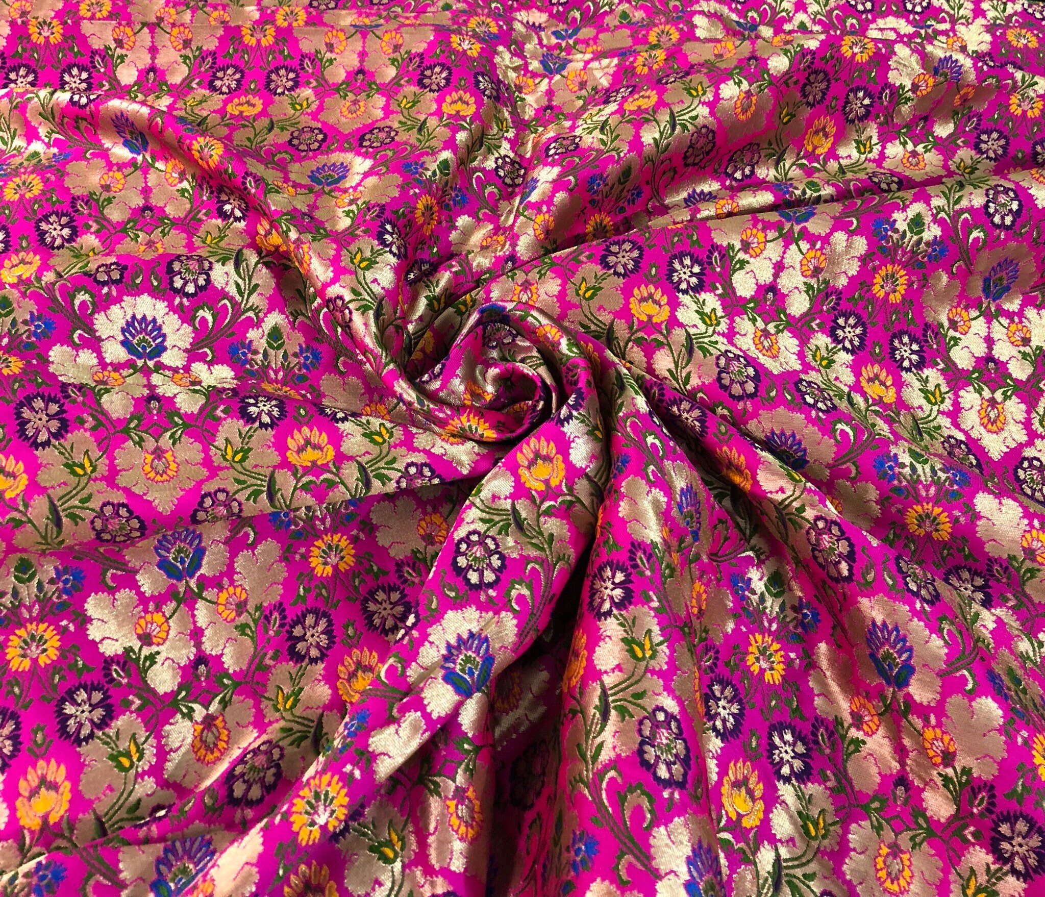 Jaquard floral brocade 44 wide Beautiful fusia pink floral brocade ...