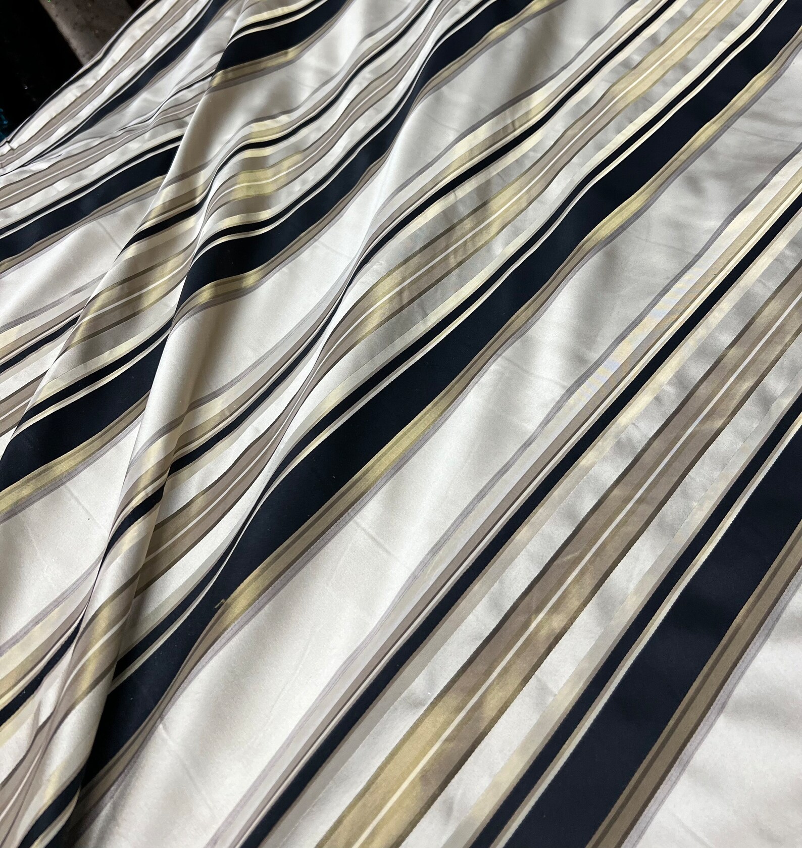 100% Silk Beautiful Light Gold Tan Shades With Black & Gold Satin ...