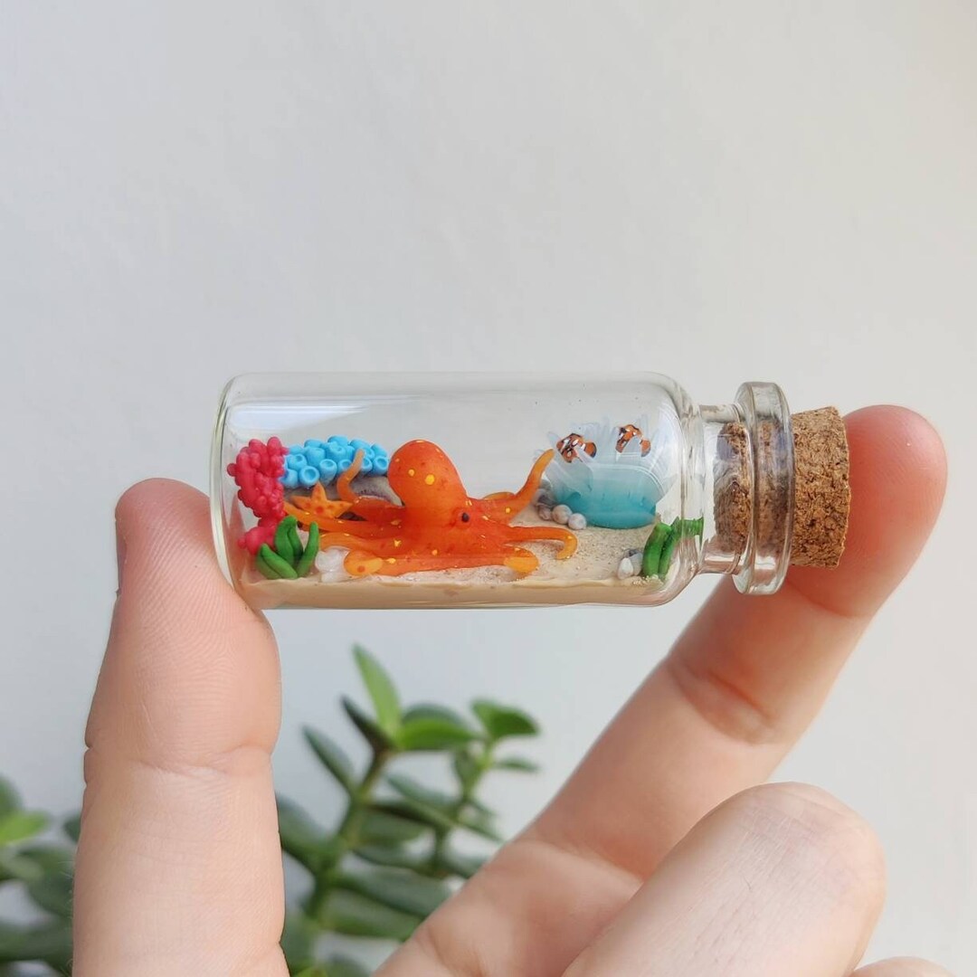 Octopus in Different Colors in Glass-bottle With a Coral Reef/ Unique ...