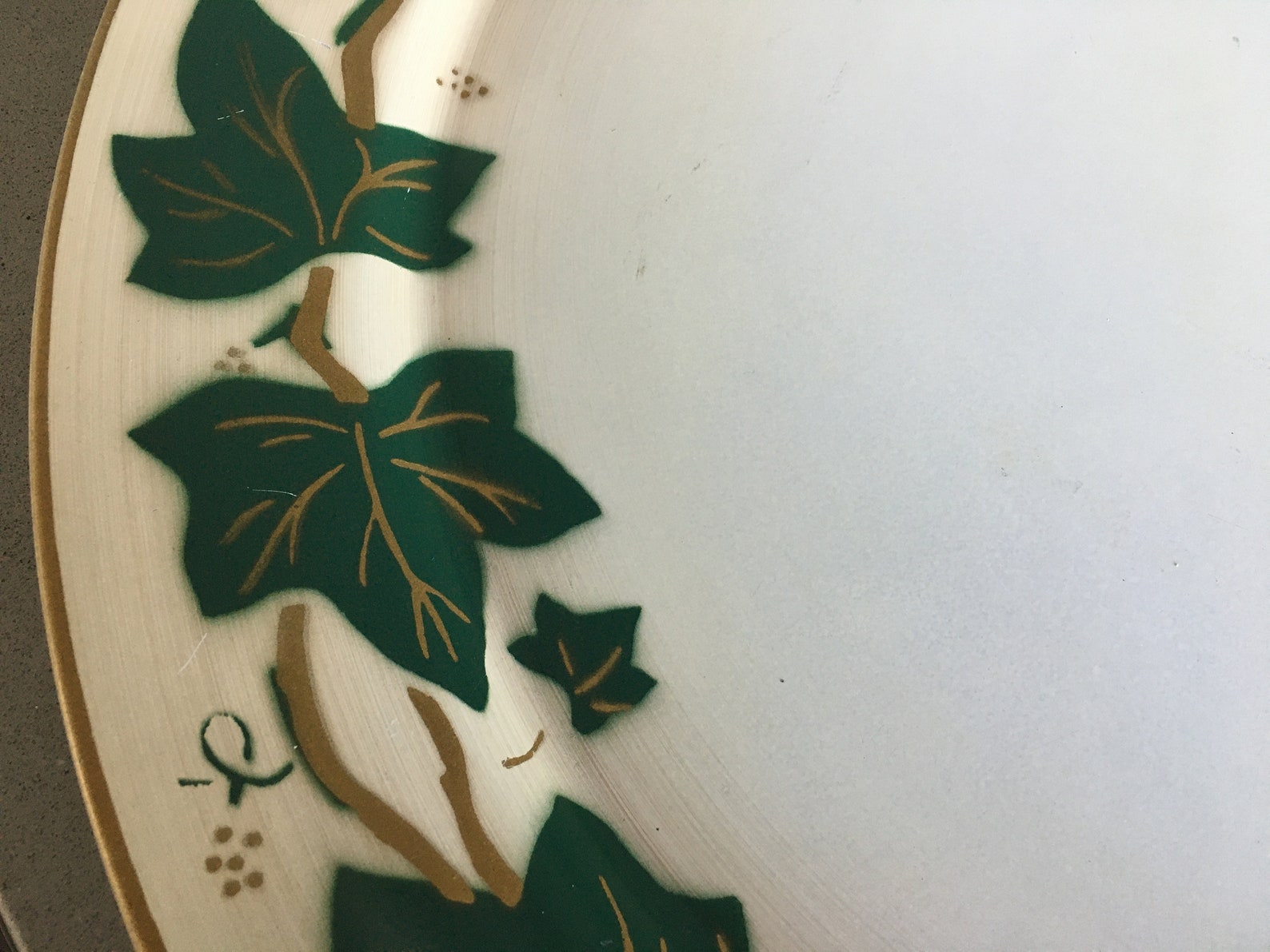 Very Large Metal Serving Tray. Cream Color With Wide Leaf ivy or Grape ...