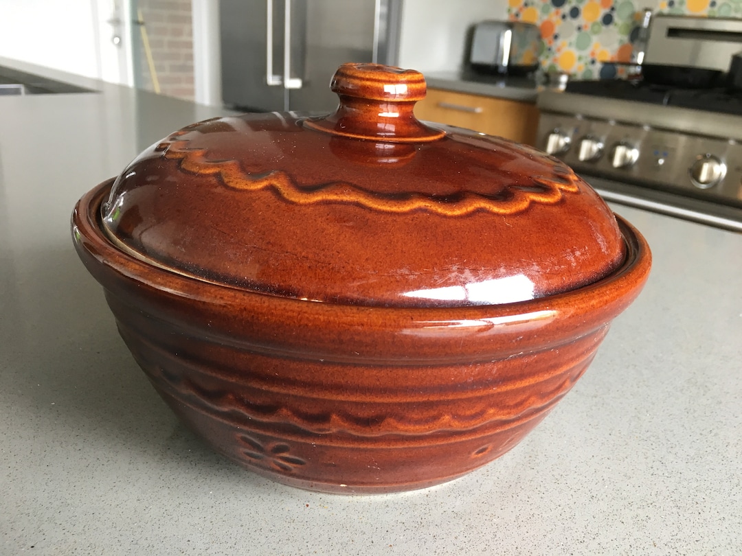 Mar-crest Daisy and Dot Covered Casserole Pennsylvania Dutch Style ...